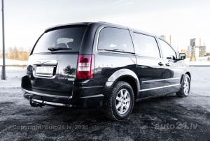 Black Chrysler Grand Voyager 2010 in Tallinn, with an engine capacity of 2.80 L and mileage of 316 thousand km for 3490 €, photo 4 on AUTOMOTO.COM.LV