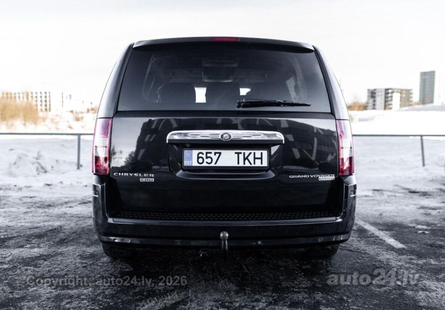 Black Chrysler Grand Voyager 2010 in Tallinn, with an engine capacity of 2.80 L and mileage of 316 thousand km for 3490 €, photo 5 on AUTOMOTO.COM.LV
