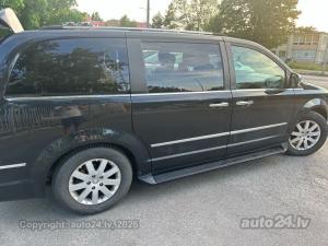 Melns Chrysler Grand Voyager 2010 Tallina, ar dzinēja tilpumu 2.80 L un nobraukumu 190 tūkst. km par 5500 €, foto 6 vietnē AUTOMOTO.COM.LV