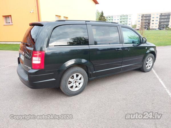 Melns Chrysler Grand Voyager 2010 Tallina, ar dzinēja tilpumu 2.80 L un nobraukumu 295 tūkst. km par 2750 €, foto 3 vietnē AUTOMOTO.COM.LV