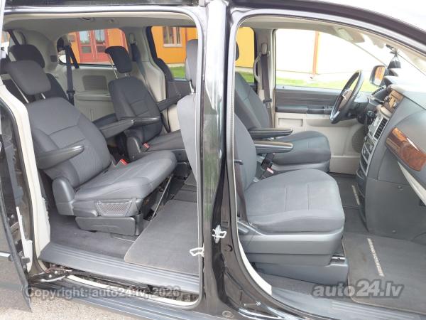 Melns Chrysler Grand Voyager 2010 Tallina, ar dzinēja tilpumu 2.80 L un nobraukumu 295 tūkst. km par 2750 €, foto 6 vietnē AUTOMOTO.COM.LV