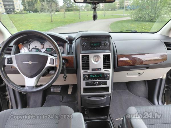 Melns Chrysler Grand Voyager 2010 Tallina, ar dzinēja tilpumu 2.80 L un nobraukumu 295 tūkst. km par 2750 €, foto 7 vietnē AUTOMOTO.COM.LV