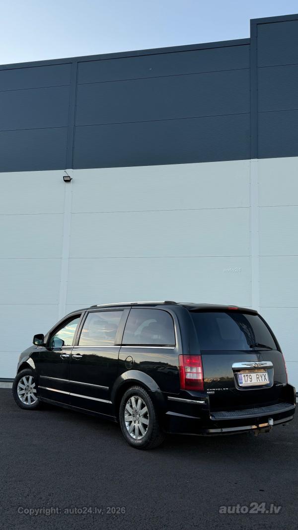 Black Chrysler Grand Voyager 2010 in Tallinn, with an engine capacity of 2.80 L and mileage of 235 thousand km for 6299 €, photo 8 on AUTOMOTO.COM.LV