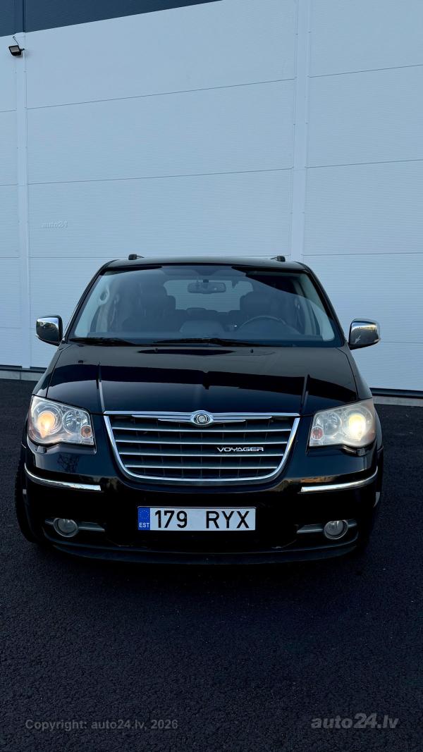 Melns Chrysler Grand Voyager 2010 Tallina, ar dzinēja tilpumu 2.80 L un nobraukumu 235 tūkst. km par 6299 €, foto 4 vietnē AUTOMOTO.COM.LV