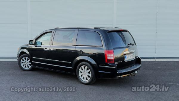 Melns Chrysler Grand Voyager 2010 Tallina, ar dzinēja tilpumu 2.80 L un nobraukumu 235 tūkst. km par 6299 €, foto 6 vietnē AUTOMOTO.COM.LV