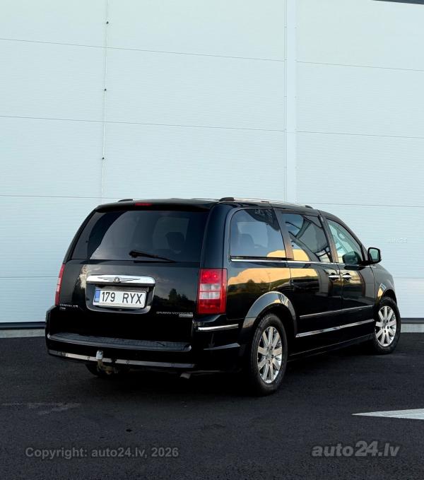 Melns Chrysler Grand Voyager 2010 Tallina, ar dzinēja tilpumu 2.80 L un nobraukumu 235 tūkst. km par 6299 €, foto 10 vietnē AUTOMOTO.COM.LV