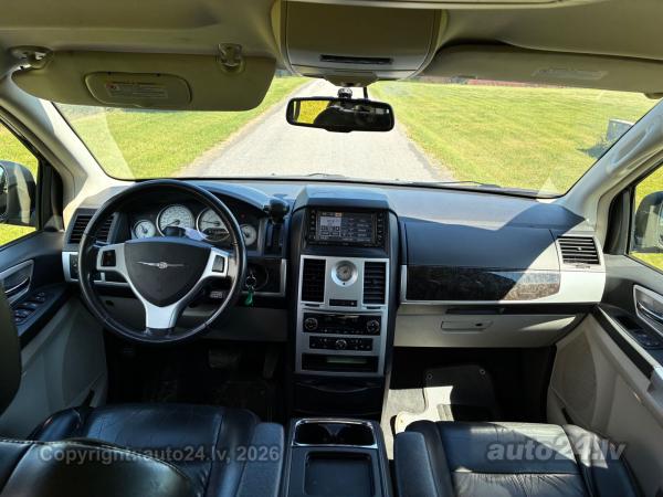 Melns Chrysler Grand Voyager 2011 Tartu, ar dzinēja tilpumu 2.80 L un nobraukumu 310 tūkst. km par 3999 €, foto 5 vietnē AUTOMOTO.COM.LV