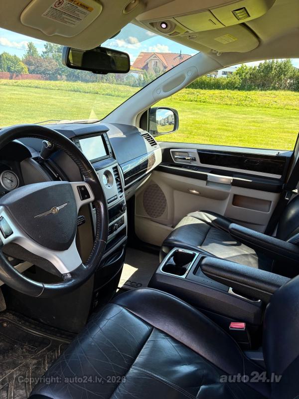 Melns Chrysler Grand Voyager 2011 Tartu, ar dzinēja tilpumu 2.80 L un nobraukumu 310 tūkst. km par 3999 €, foto 6 vietnē AUTOMOTO.COM.LV