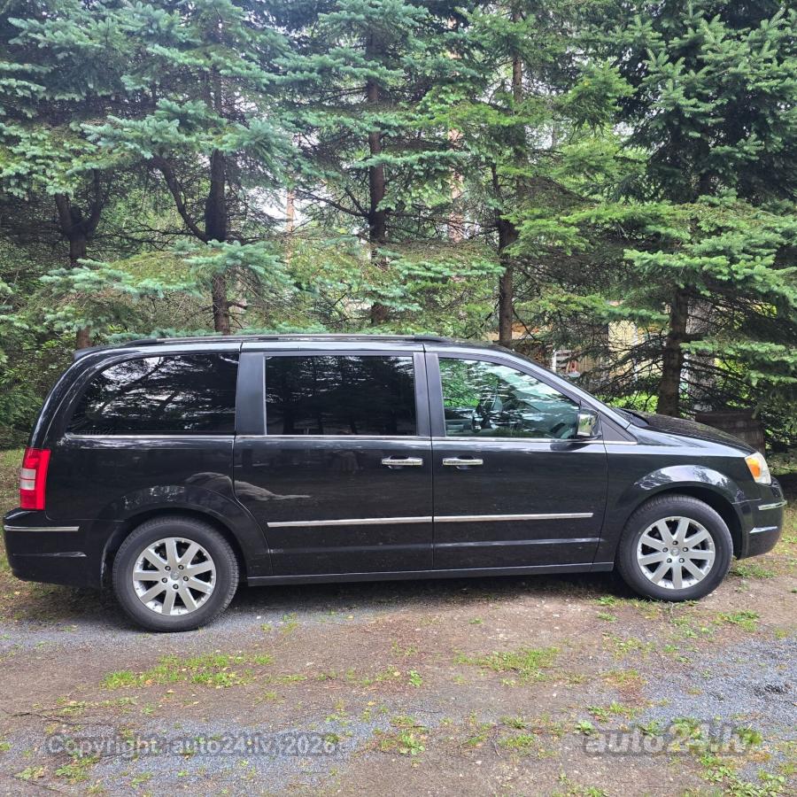 Black Chrysler Grand Voyager 2011 in Tallinn, with an engine capacity of 2.80 L and mileage of 0 thousand km for 5700 €, photo 1 on AUTOMOTO.COM.LV