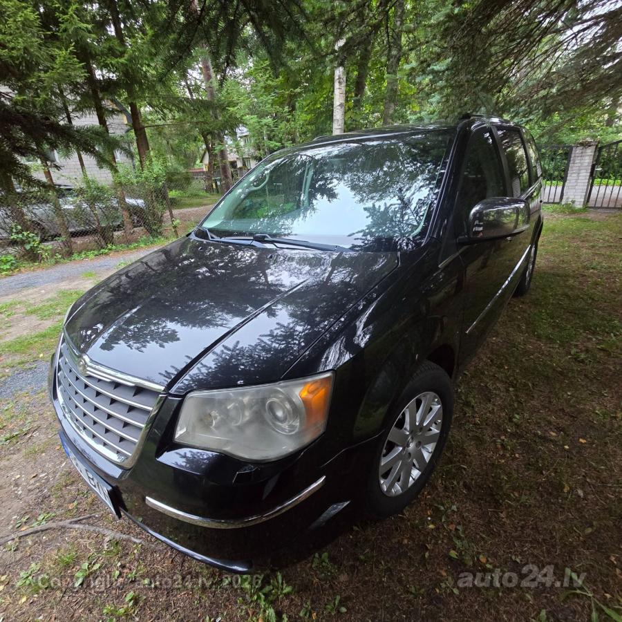 Black Chrysler Grand Voyager 2011 in Tallinn, with an engine capacity of 2.80 L and mileage of 0 thousand km for 5700 €, photo 4 on AUTOMOTO.COM.LV