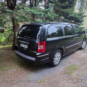 Black Chrysler Grand Voyager 2011 in Tallinn, with an engine capacity of 2.80 L and mileage of 0 thousand km for 5700 €, photo 5 on AUTOMOTO.COM.LV