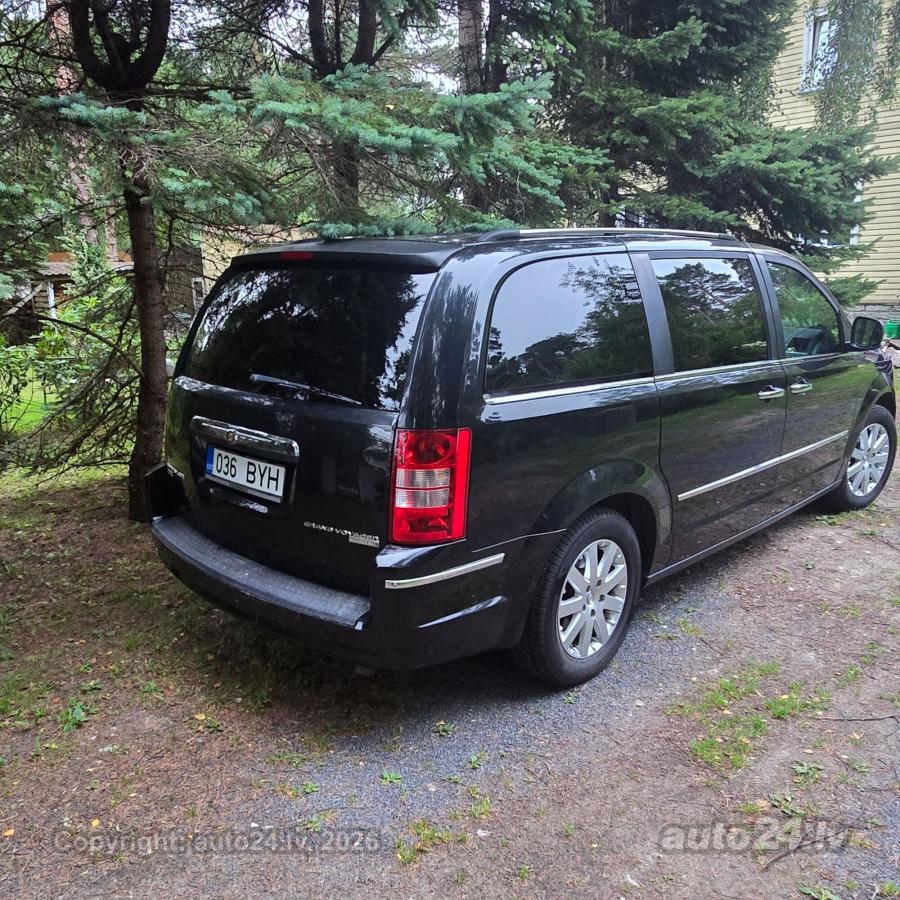Black Chrysler Grand Voyager 2011 in Tallinn, with an engine capacity of 2.80 L and mileage of 0 thousand km for 5700 €, photo 5 on AUTOMOTO.COM.LV