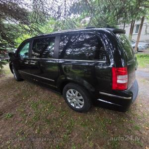 Black Chrysler Grand Voyager 2011 in Tallinn, with an engine capacity of 2.80 L and mileage of 0 thousand km for 5700 €, photo 6 on AUTOMOTO.COM.LV