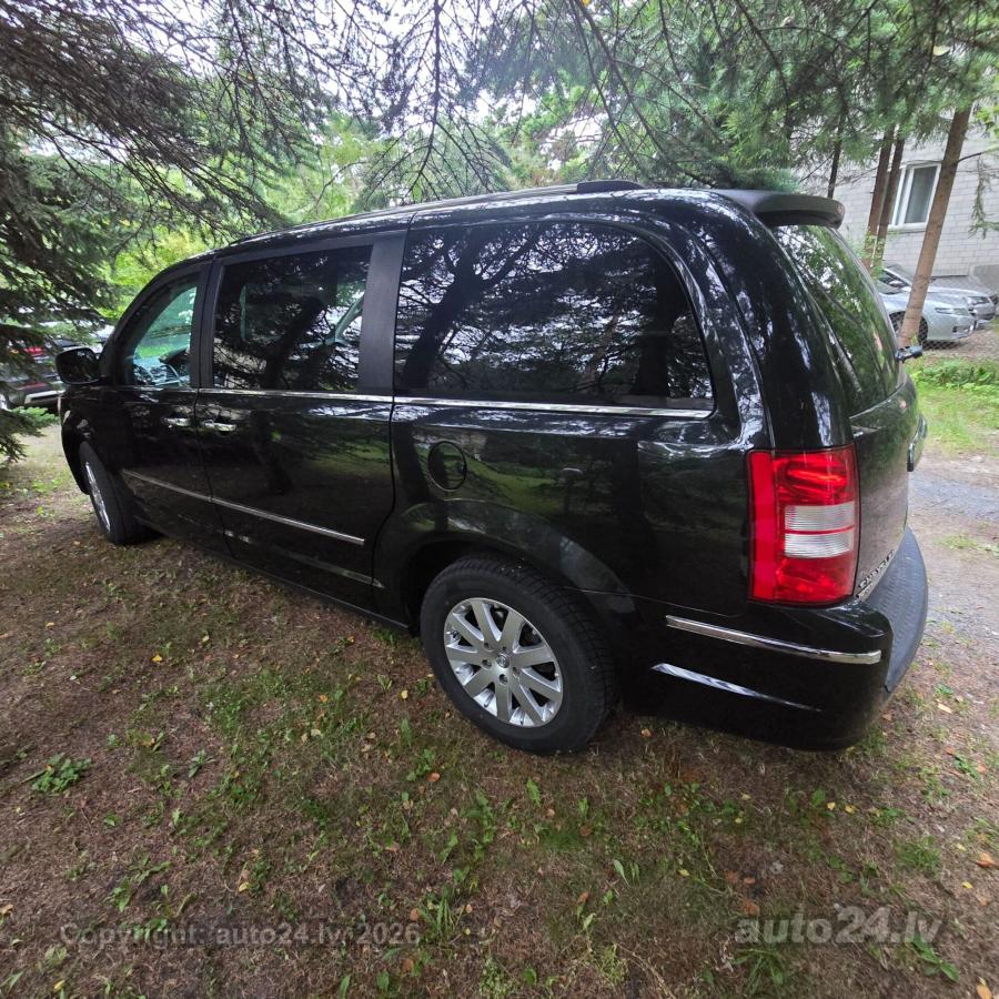 Black Chrysler Grand Voyager 2011 in Tallinn, with an engine capacity of 2.80 L and mileage of 0 thousand km for 5700 €, photo 6 on AUTOMOTO.COM.LV