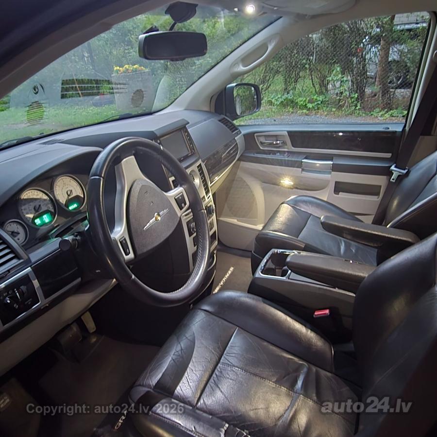 Black Chrysler Grand Voyager 2011 in Tallinn, with an engine capacity of 2.80 L and mileage of 0 thousand km for 5700 €, photo 7 on AUTOMOTO.COM.LV
