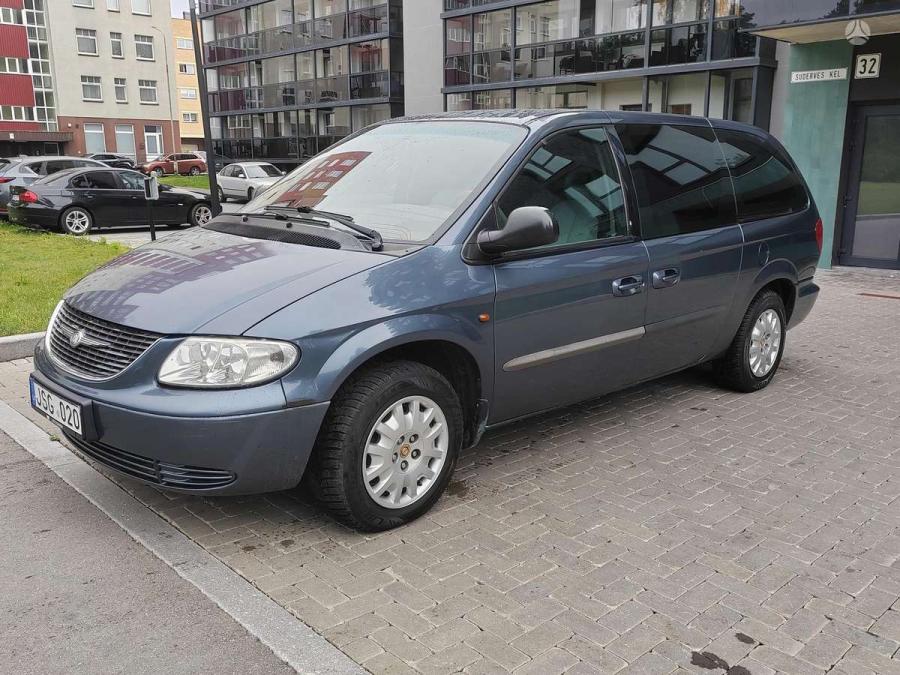 Blue Chrysler Grand Voyager 2003 in Vilnius, with an engine capacity of 3.30 L and mileage of 372 thousand km for 1999 €, photo 3 on AUTOMOTO.COM.LV