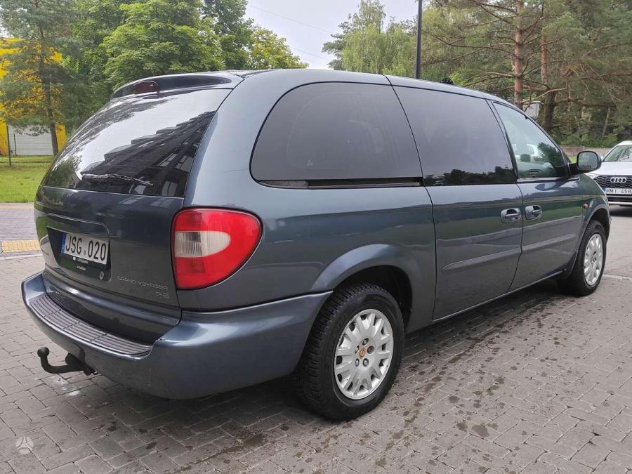 Blue Chrysler Grand Voyager 2003 in Vilnius, with an engine capacity of 3.30 L and mileage of 372 thousand km for 1999 €, photo 5 on AUTOMOTO.COM.LV