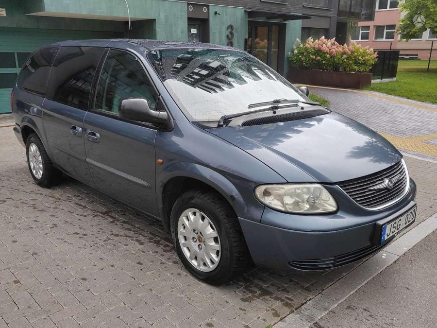 Blue Chrysler Grand Voyager 2003 in Vilnius, with an engine capacity of 3.30 L and mileage of 372 thousand km for 1999 €, photo 8 on AUTOMOTO.COM.LV