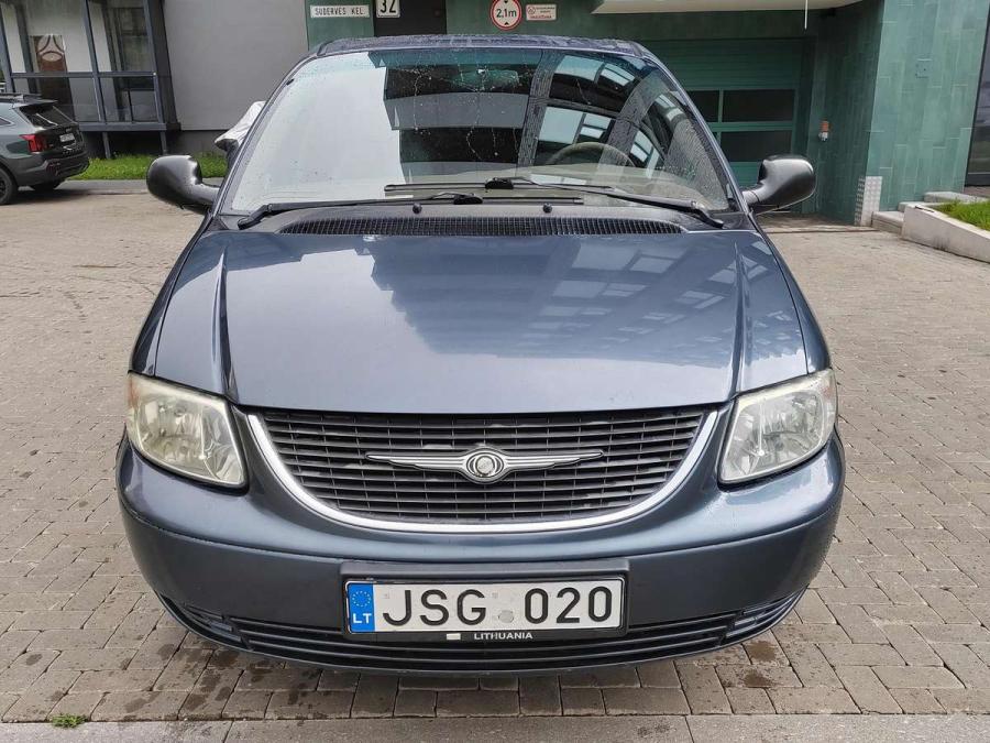 Blue Chrysler Grand Voyager 2003 in Vilnius, with an engine capacity of 3.30 L and mileage of 372 thousand km for 1999 €, photo 9 on AUTOMOTO.COM.LV
