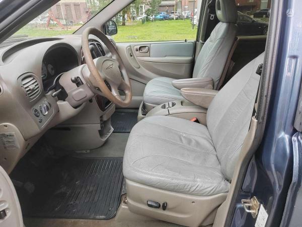 Blue Chrysler Grand Voyager 2003 in Vilnius, with an engine capacity of 3.30 L and mileage of 372 thousand km for 1999 €, photo 10 on AUTOMOTO.COM.LV