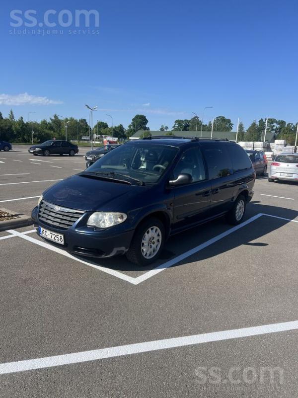 Zils Chrysler Grand Voyager 2004 Daugavpils, ar dzinēja tilpumu 2.50 L un nobraukumu 335 tūkst. km par 1200 €, foto 1 vietnē AUTOMOTO.COM.LV