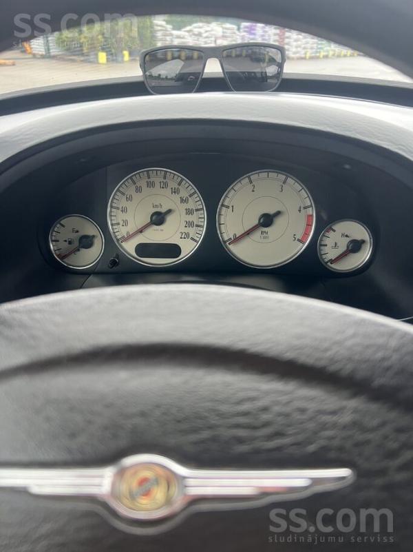 Zils Chrysler Grand Voyager 2004 Daugavpils, ar dzinēja tilpumu 2.50 L un nobraukumu 335 tūkst. km par 1200 €, foto 7 vietnē AUTOMOTO.COM.LV
