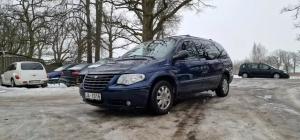 Zils Chrysler Grand Voyager 2004 Valmiera, ar dzinēja tilpumu 2.80 L un nobraukumu 273 tūkst. km par 1750 €, foto  vietnē AUTOMOTO.COM.LV