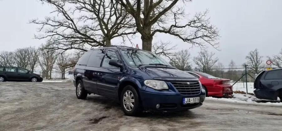 Zils Chrysler Grand Voyager 2004 Valmiera, ar dzinēja tilpumu 2.80 L un nobraukumu 273 tūkst. km par 1750 €, foto 4 vietnē AUTOMOTO.COM.LV