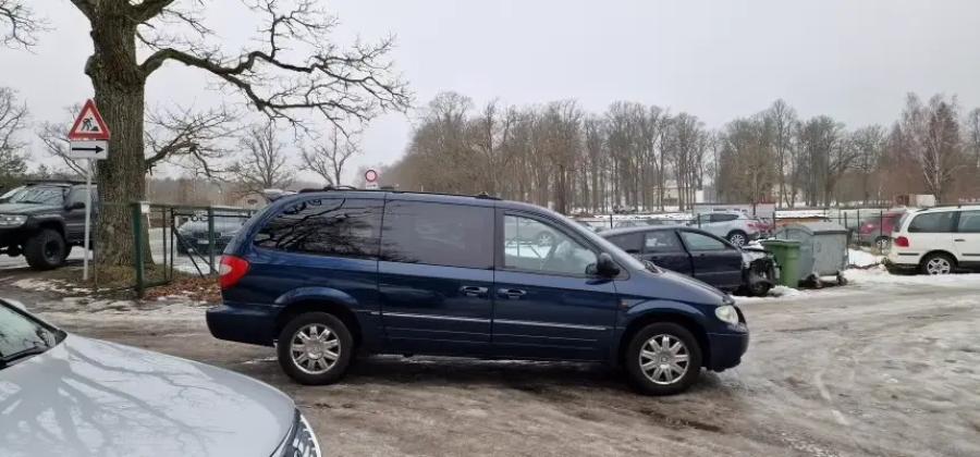 Zils Chrysler Grand Voyager 2004 Valmiera, ar dzinēja tilpumu 2.80 L un nobraukumu 273 tūkst. km par 1750 €, foto 5 vietnē AUTOMOTO.COM.LV