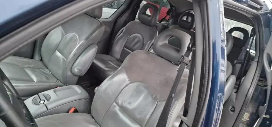 Zils Chrysler Grand Voyager 2004 Valmiera, ar dzinēja tilpumu 2.80 L un nobraukumu 273 tūkst. km par 1750 €, foto 12 vietnē AUTOMOTO.COM.LV