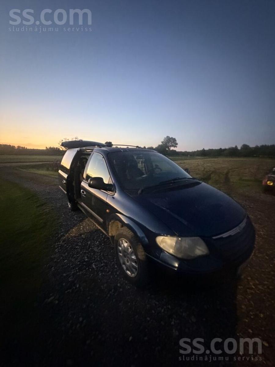 Blue Chrysler Grand Voyager 2004 in Riga, with an engine capacity of 2.50 L and mileage of 342 thousand km for 850 €, photo 2 on AUTOMOTO.COM.LV