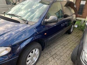 Zils Chrysler Grand Voyager 2004 Viļņa, ar dzinēja tilpumu 3.30 L un nobraukumu 160 tūkst. km par 4650 €, foto  vietnē AUTOMOTO.COM.LV