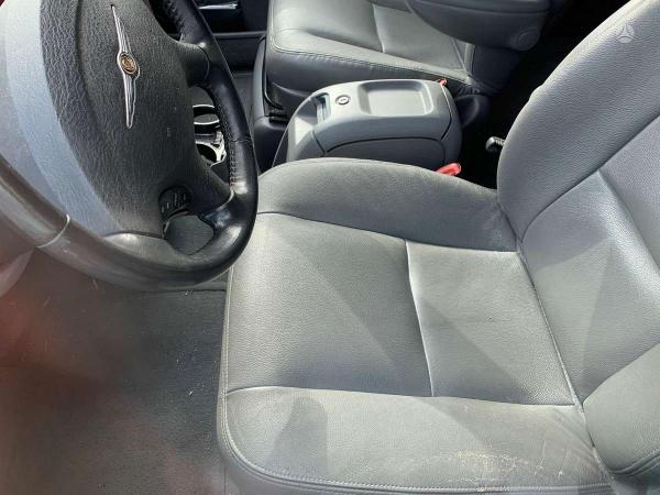 Chrysler Grand Voyager 2004 Viļņa vietnē Zils Chrysler Grand Voyager 2004 Viļņa, ar dzinēja tilpumu 3.30 L un nobraukumu 160 tūkst. km par 4650 €, foto 5 vietnē AUTOMOTO.COM.LV