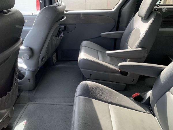 Chrysler Grand Voyager 2004 Viļņa vietnē Zils Chrysler Grand Voyager 2004 Viļņa, ar dzinēja tilpumu 3.30 L un nobraukumu 160 tūkst. km par 4650 €, foto 6 vietnē AUTOMOTO.COM.LV