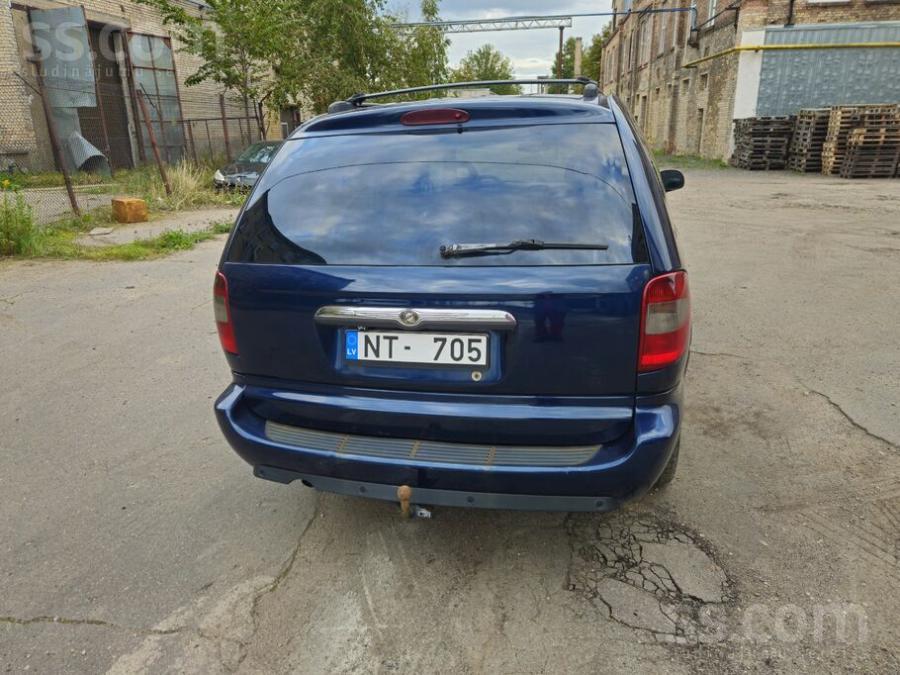 Синий Крайслер Гранд Вояджер 2005 в Рига, объемом двигателя 2.80 л и пробегом 30 тыс. км за 1850 €, фото 4 на AUTOMOTO.COM.LV
