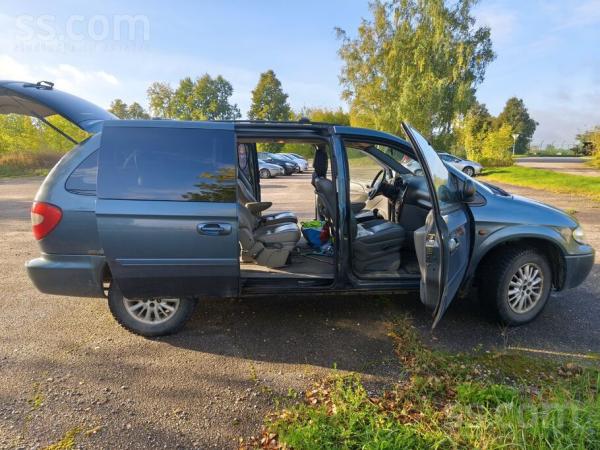 Blue Chrysler Grand Voyager 2006 in Daugavpils, with an engine capacity of 2.50 L and mileage of 390 thousand km for 800 €, photo 6 on AUTOMOTO.COM.LV