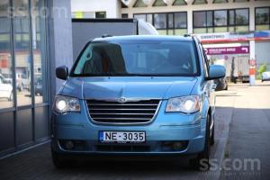 Zils Chrysler Grand Voyager 2008 Rīga, ar dzinēja tilpumu 3.80 L un nobraukumu 300 tūkst. km par 2695 €, foto  vietnē AUTOMOTO.COM.LV