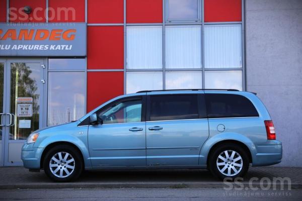 Blue Chrysler Grand Voyager 2008 in Riga, with an engine capacity of 3.80 L and mileage of 300 thousand km for 2695 €, photo 2 on AUTOMOTO.COM.LV