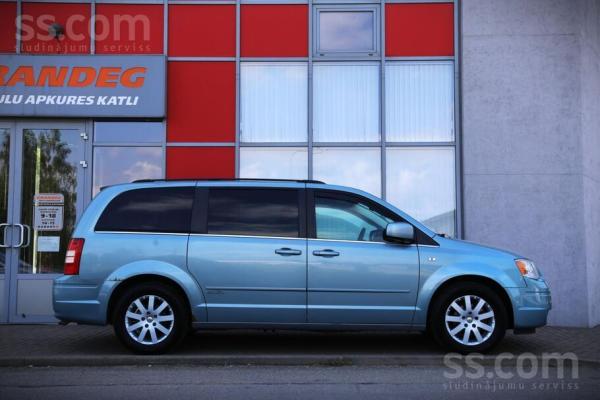 Blue Chrysler Grand Voyager 2008 in Riga, with an engine capacity of 3.80 L and mileage of 300 thousand km for 2695 €, photo 3 on AUTOMOTO.COM.LV