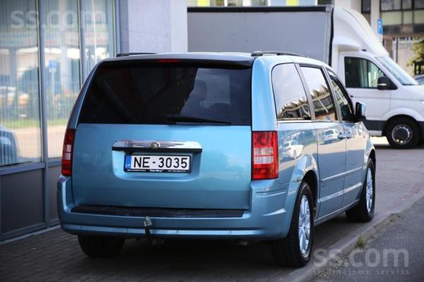 Blue Chrysler Grand Voyager 2008 in Riga, with an engine capacity of 3.80 L and mileage of 300 thousand km for 2695 €, photo 5 on AUTOMOTO.COM.LV