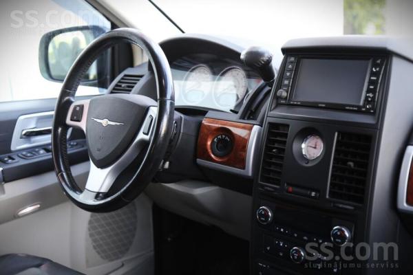 Blue Chrysler Grand Voyager 2008 in Riga, with an engine capacity of 3.80 L and mileage of 300 thousand km for 2695 €, photo 10 on AUTOMOTO.COM.LV