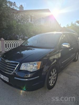Zils Chrysler Grand Voyager 2008 Ogre, ar dzinēja tilpumu 3.80 L un nobraukumu 304 tūkst. km par 4250 €, foto  vietnē AUTOMOTO.COM.LV