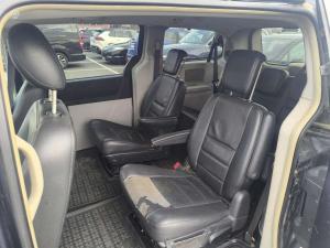 Zils Chrysler Grand Voyager 2008 Viļņa, ar dzinēja tilpumu 2.80 L un nobraukumu 300 tūkst. km par 1200 €, foto  vietnē AUTOMOTO.COM.LV