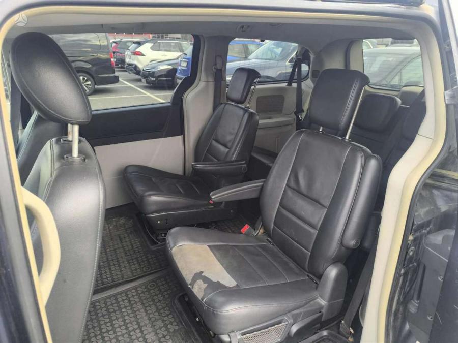 Zils Chrysler Grand Voyager 2008 Viļņa, ar dzinēja tilpumu 2.80 L un nobraukumu 300 tūkst. km par 1200 €, foto 1 vietnē AUTOMOTO.COM.LV