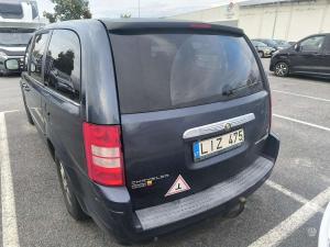 Zils Chrysler Grand Voyager 2008 Viļņa, ar dzinēja tilpumu 2.80 L un nobraukumu 300 tūkst. km par 1200 €, foto 9 vietnē AUTOMOTO.COM.LV