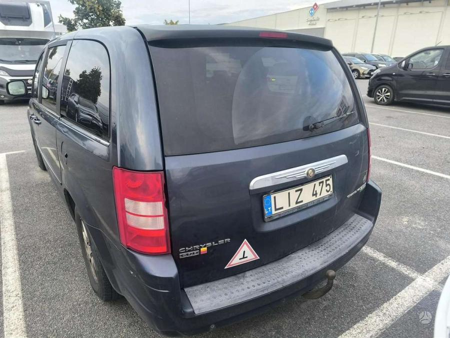 Zils Chrysler Grand Voyager 2008 Viļņa, ar dzinēja tilpumu 2.80 L un nobraukumu 300 tūkst. km par 1200 €, foto 9 vietnē AUTOMOTO.COM.LV