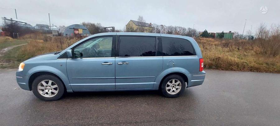 Zils Chrysler Grand Voyager 2009 Klaipėda, ar dzinēja tilpumu 2.78 L un nobraukumu 286 tūkst. km par 3100 €, foto 4 vietnē AUTOMOTO.COM.LV