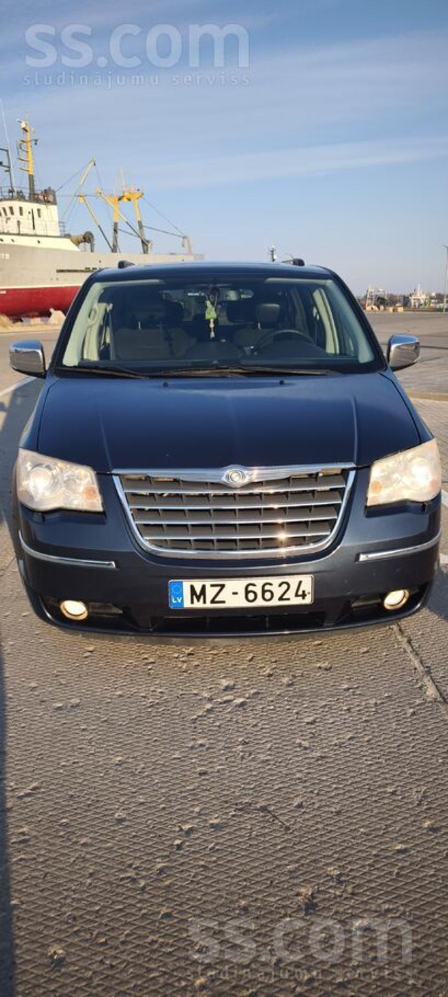 Blue Chrysler Grand Voyager 2009 in Ventspils, with an engine capacity of 2.80 L and mileage of 283 thousand km for 4600 €, photo 3 on AUTOMOTO.COM.LV