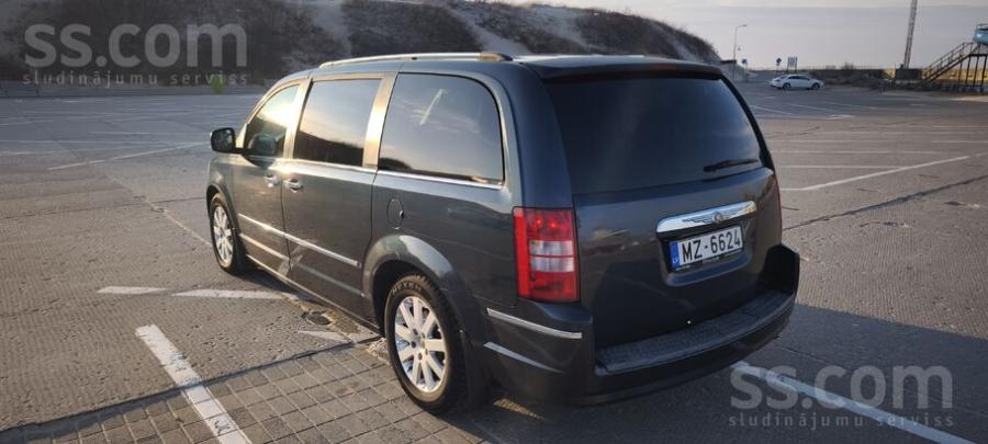 Blue Chrysler Grand Voyager 2009 in Ventspils, with an engine capacity of 2.80 L and mileage of 283 thousand km for 4600 €, photo 6 on AUTOMOTO.COM.LV