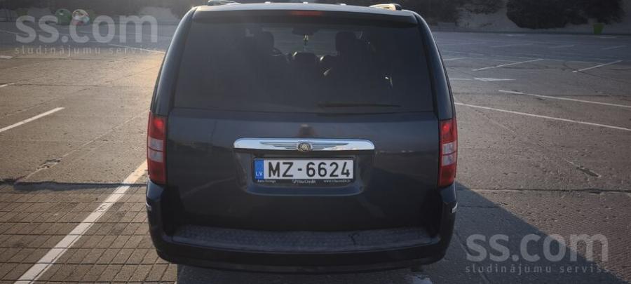 Blue Chrysler Grand Voyager 2009 in Ventspils, with an engine capacity of 2.80 L and mileage of 283 thousand km for 4600 €, photo 7 on AUTOMOTO.COM.LV